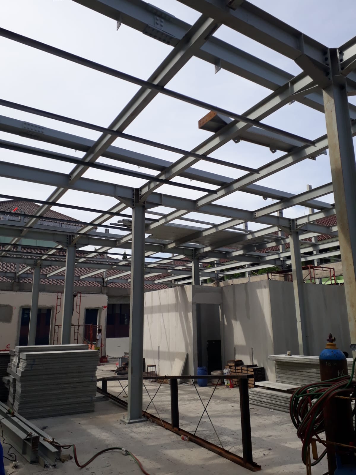 Proyek Lantai Beton Ringan Pembangunan Gedung Sekolah di Jakarta ...